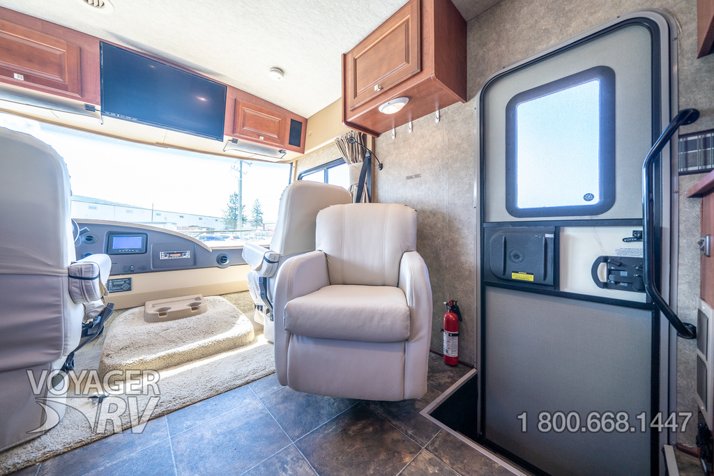 For Sale: Used 2014 Winnebago Itasca Sunstar 26HE Class A - Gas | Voyager RV Centre