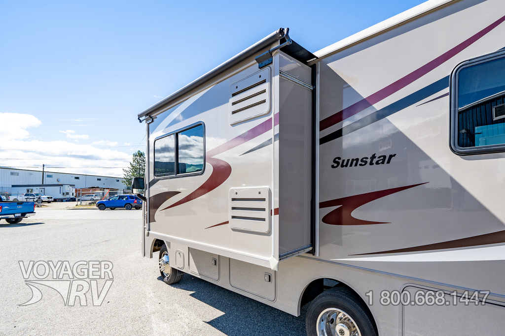 For Sale: Used 2014 Winnebago Itasca Sunstar 26HE Class A - Gas | Voyager RV Centre