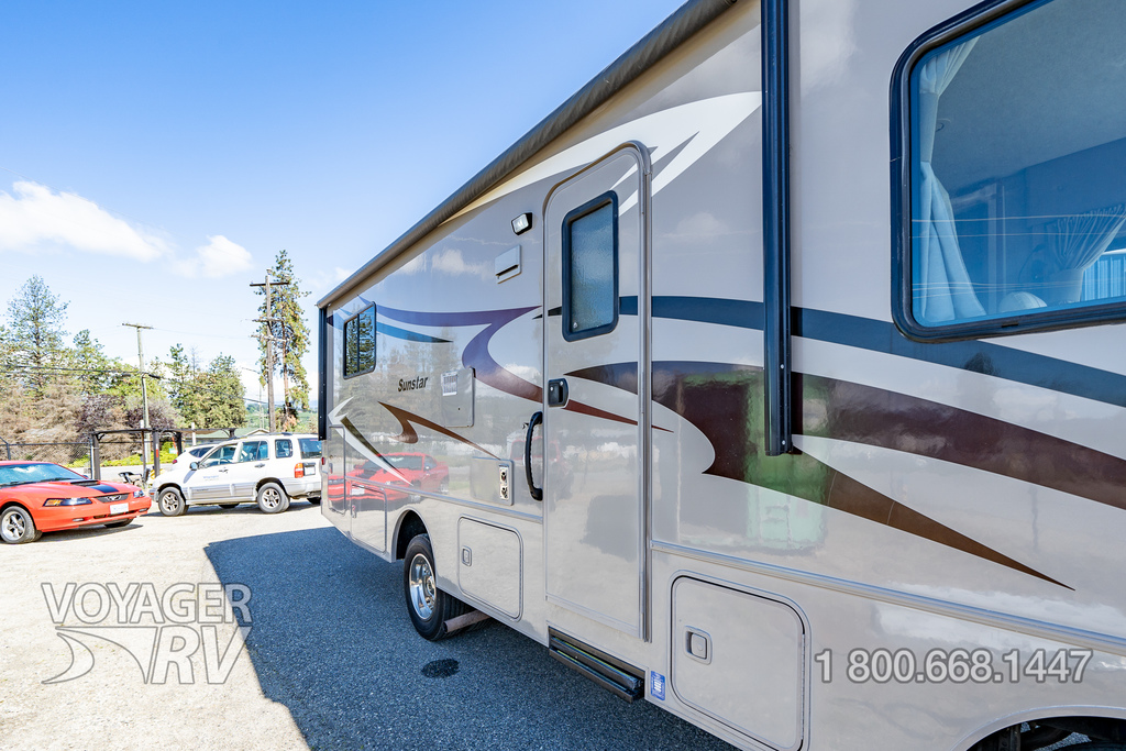 For Sale: Used 2014 Winnebago Itasca Sunstar 26HE Class A - Gas | Voyager RV Centre
